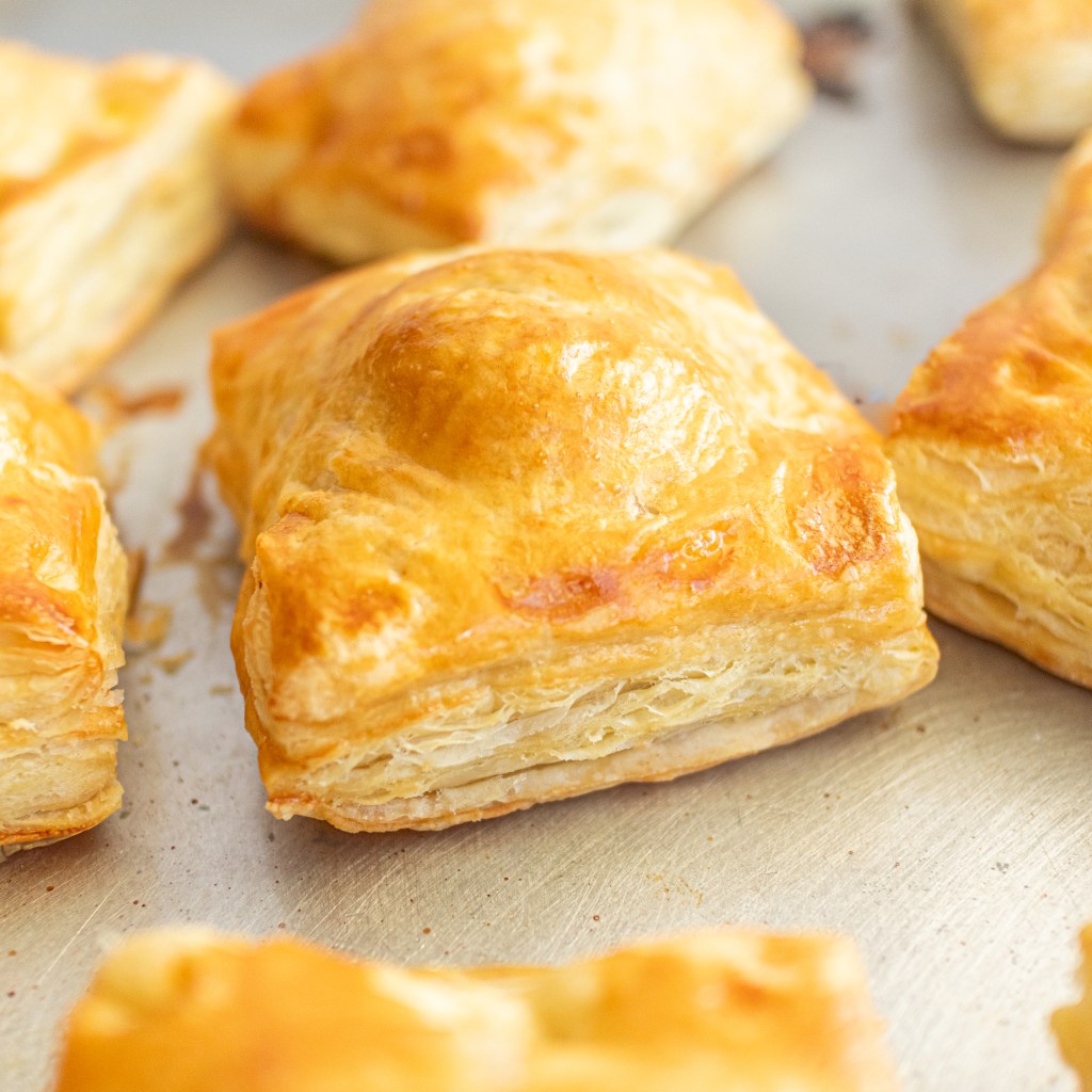 Vietnamese Meat Pie (Bánh Patê Sô/Pâté Chaud) - Vicky Pham